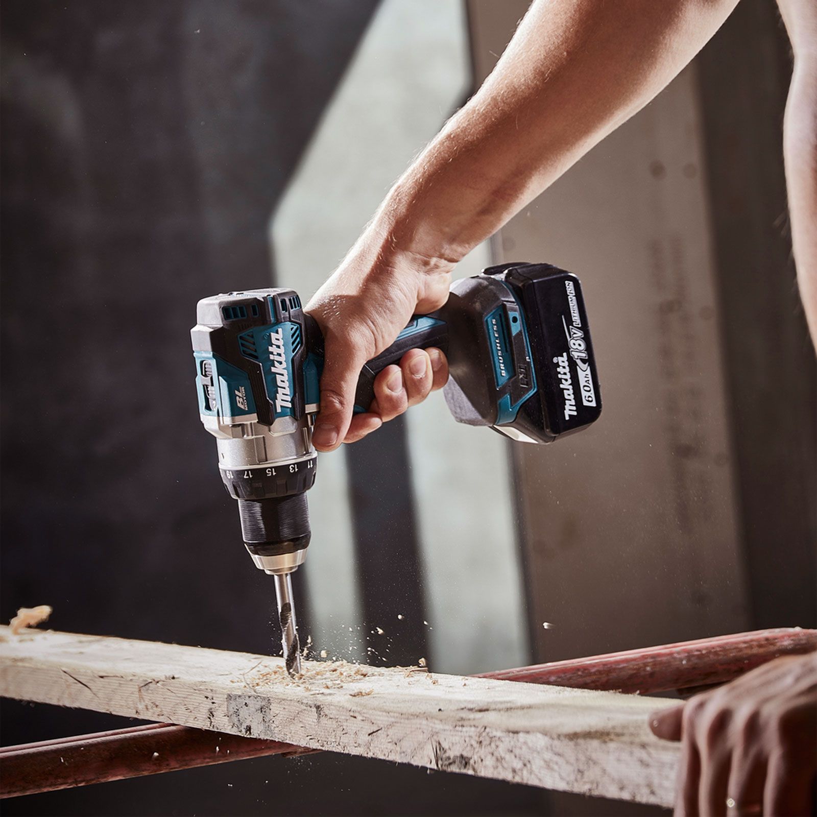 Makita DDF489RTJ Akku-Bohrschrauber 18 V / 2x 5,0 Ah Akku + Ladegerät im MAKPAC